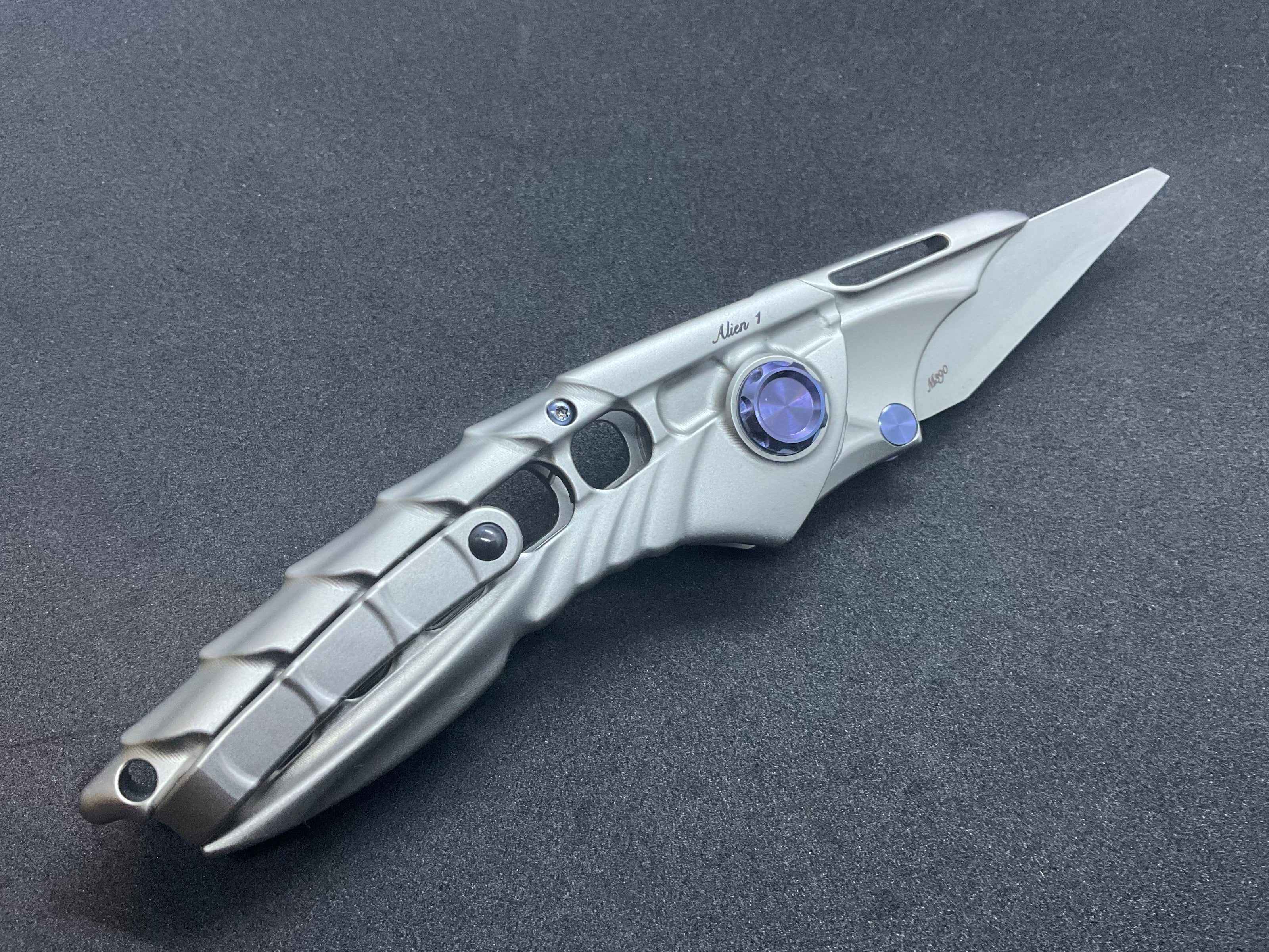 Rike Knife - Alien 1 + Fully Serrated Blade (updated version)